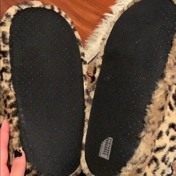 Forever 21 | Shoes | Forever 2 Cheetah Leopard Fluffy Animal Slipper ...